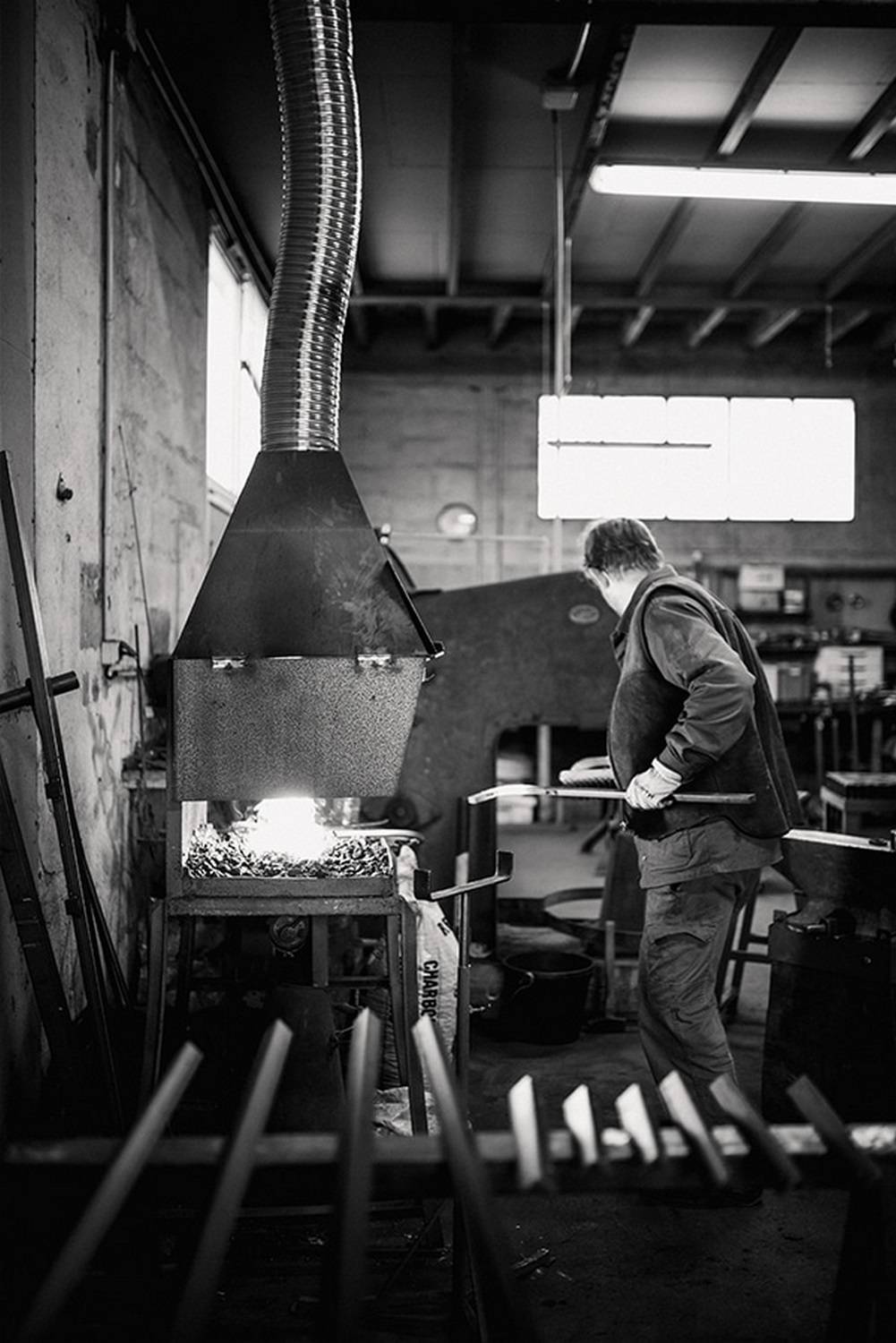 Atelier de réalisation de tables et chaises en bois à Bordeaux - THOMAS ...