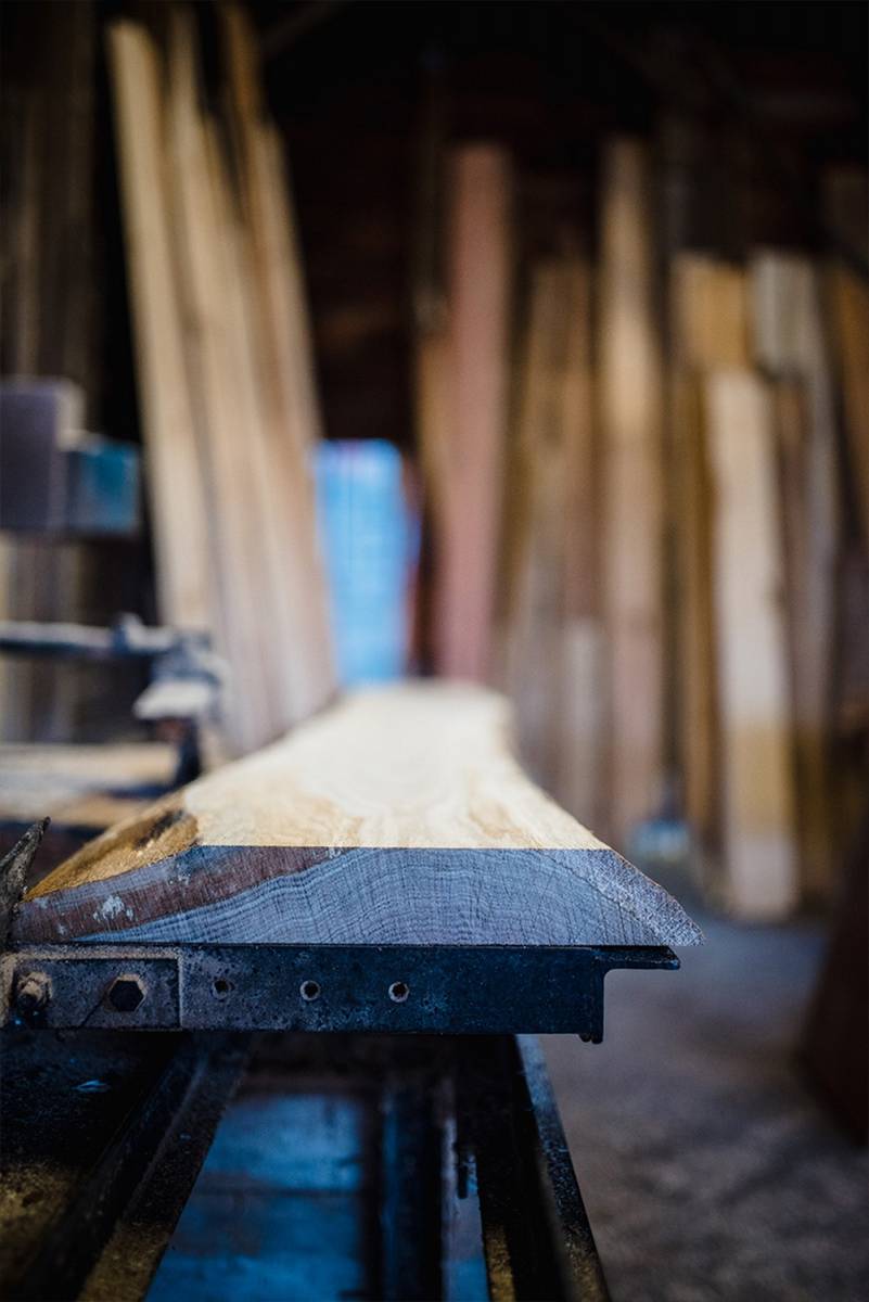 Atelier de réalisation de tables et chaises en bois à Bordeaux - THOMAS ...